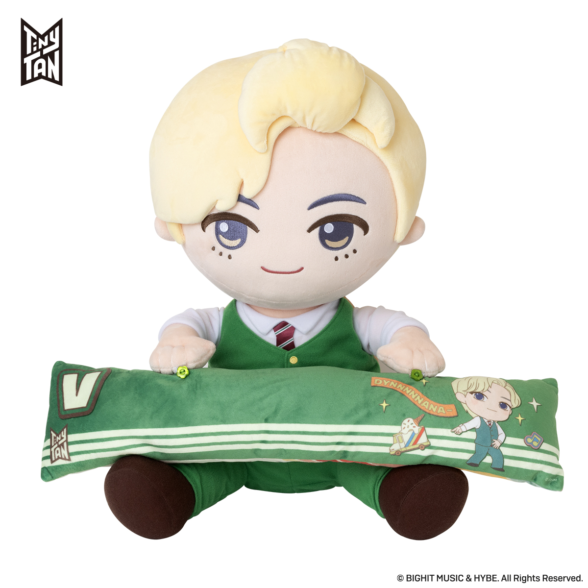 「Dynamite」のMV衣装を着用したぬいぐるみ！プレミアムバンダイ「PCクッション TinyTAN」