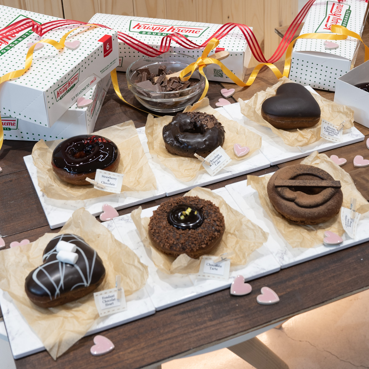 【実食レポ】バレンタイン限定チョコ尽くしスイーツ！クリスピー・クリーム・ドーナツ「LOVE CHOCOLATE!」 - Dtimes