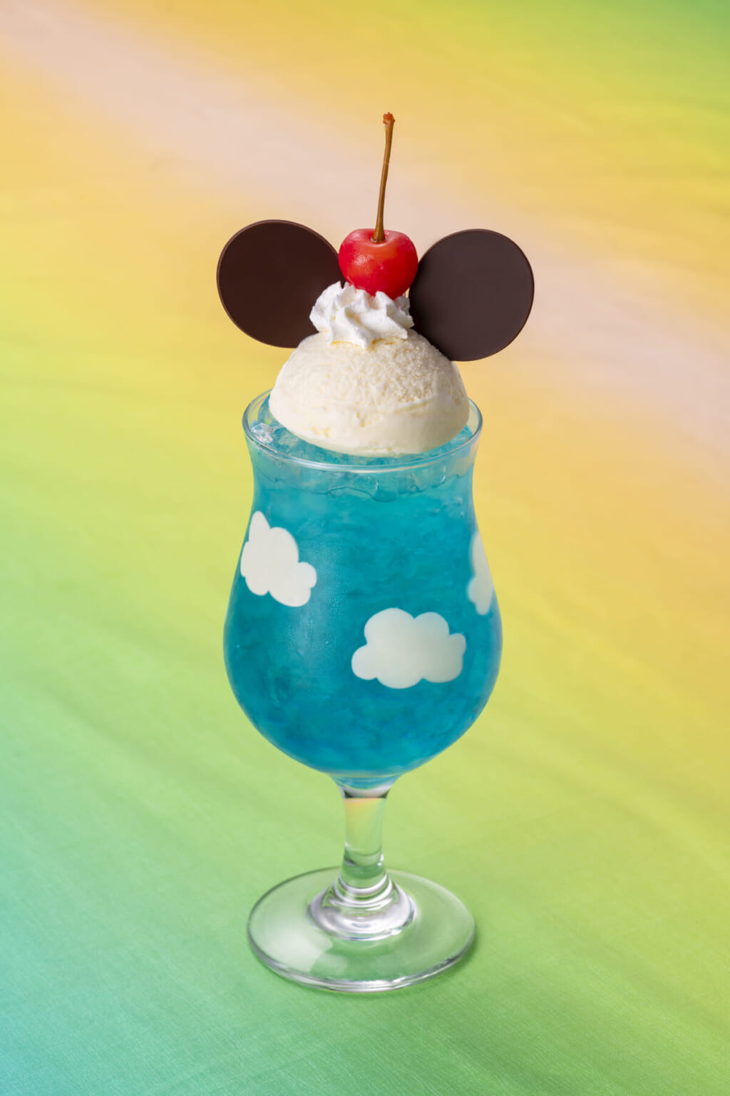 夏らしさ満点なケーキセットやスペシャルドリンク！ディズニーアンバサダーホテル「ハイピリオン・ラウンジ」“Suisui Summer”スペシャルメニュー